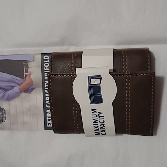 Dockers | Bags | Dockers Extra Capacity Trifold Wallet | Poshmark